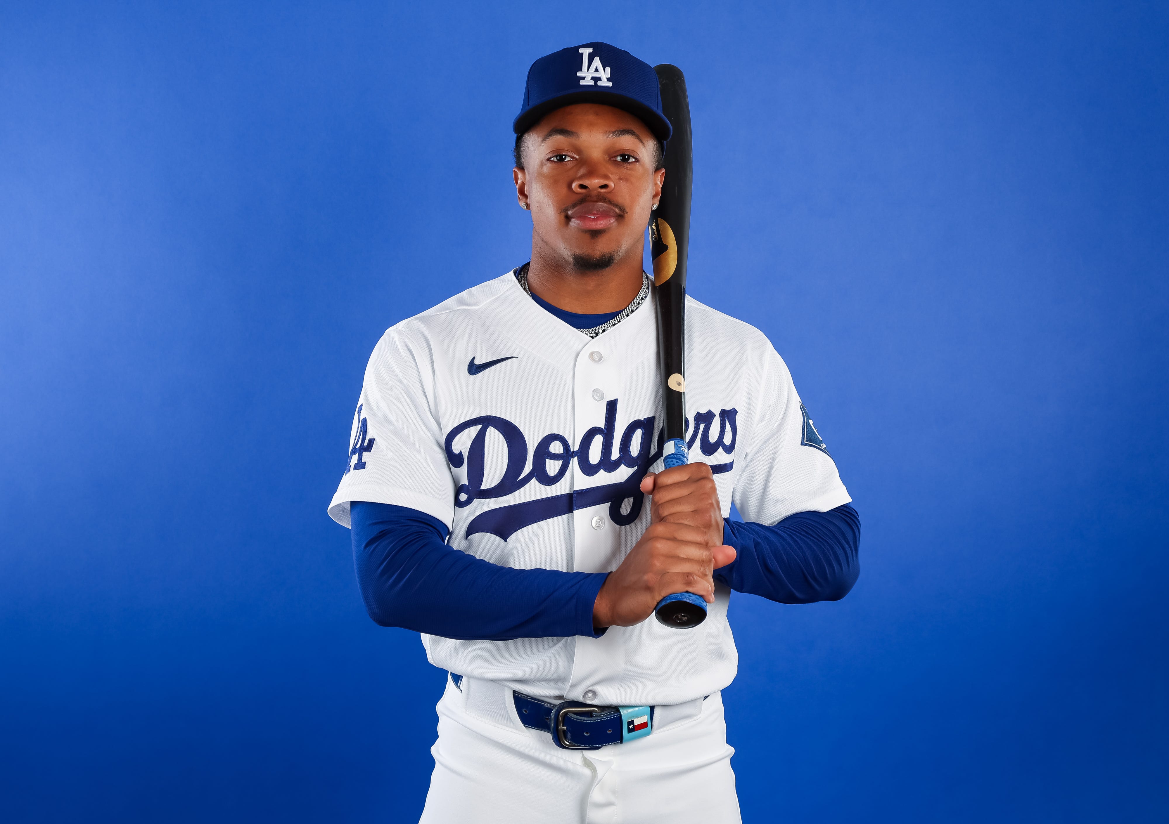 Dodgers prospect suffers freak knee injury while dodging team’s bat dog