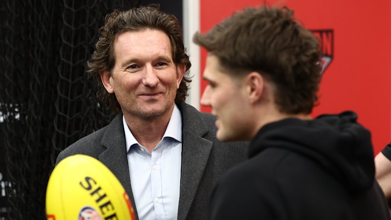‘James is going to scare off a lot’: Bombers under pressure to clarify ...