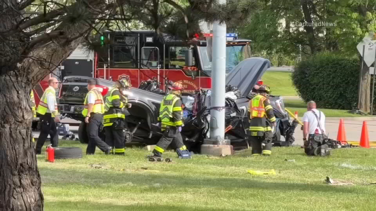 1 dead, 2 injured after rollover crash in Rolling Meadows: police