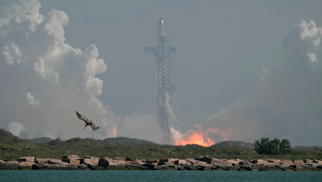 SpaceX’s Starship V3 test fuels record $2T IPO push