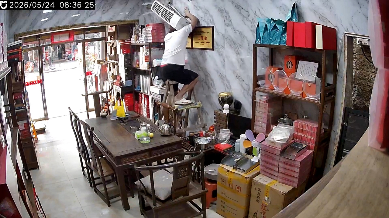 Epic ladder fail during AC repair in China