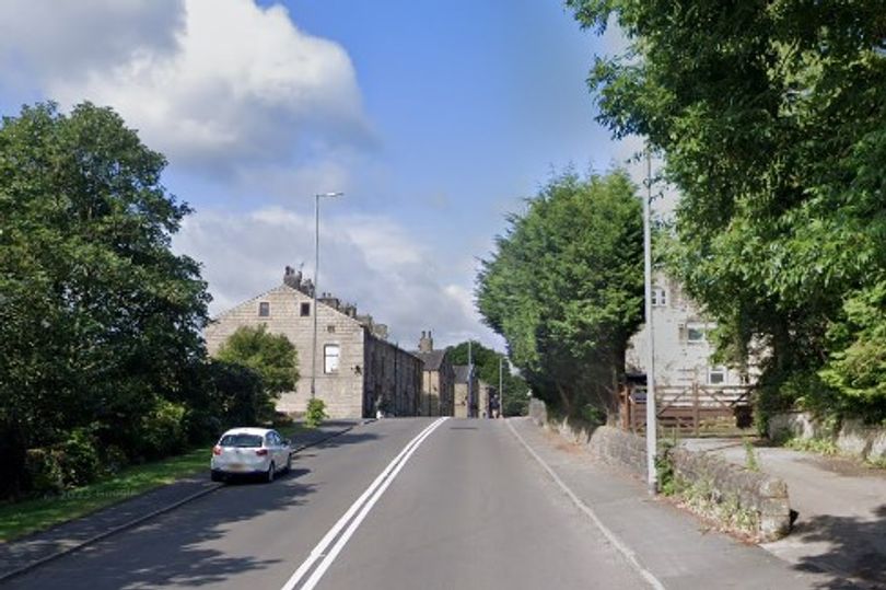 'Rushing' dad narrowly misses pedestrian as he drives on pavement in ...