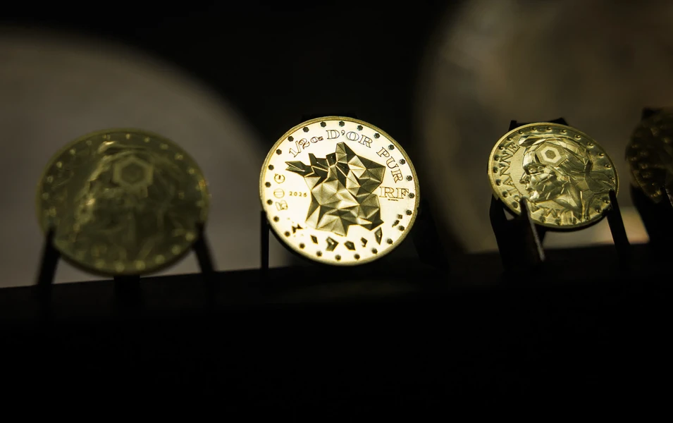 Gold falls as oil surge fuels inflation and rate hike bets