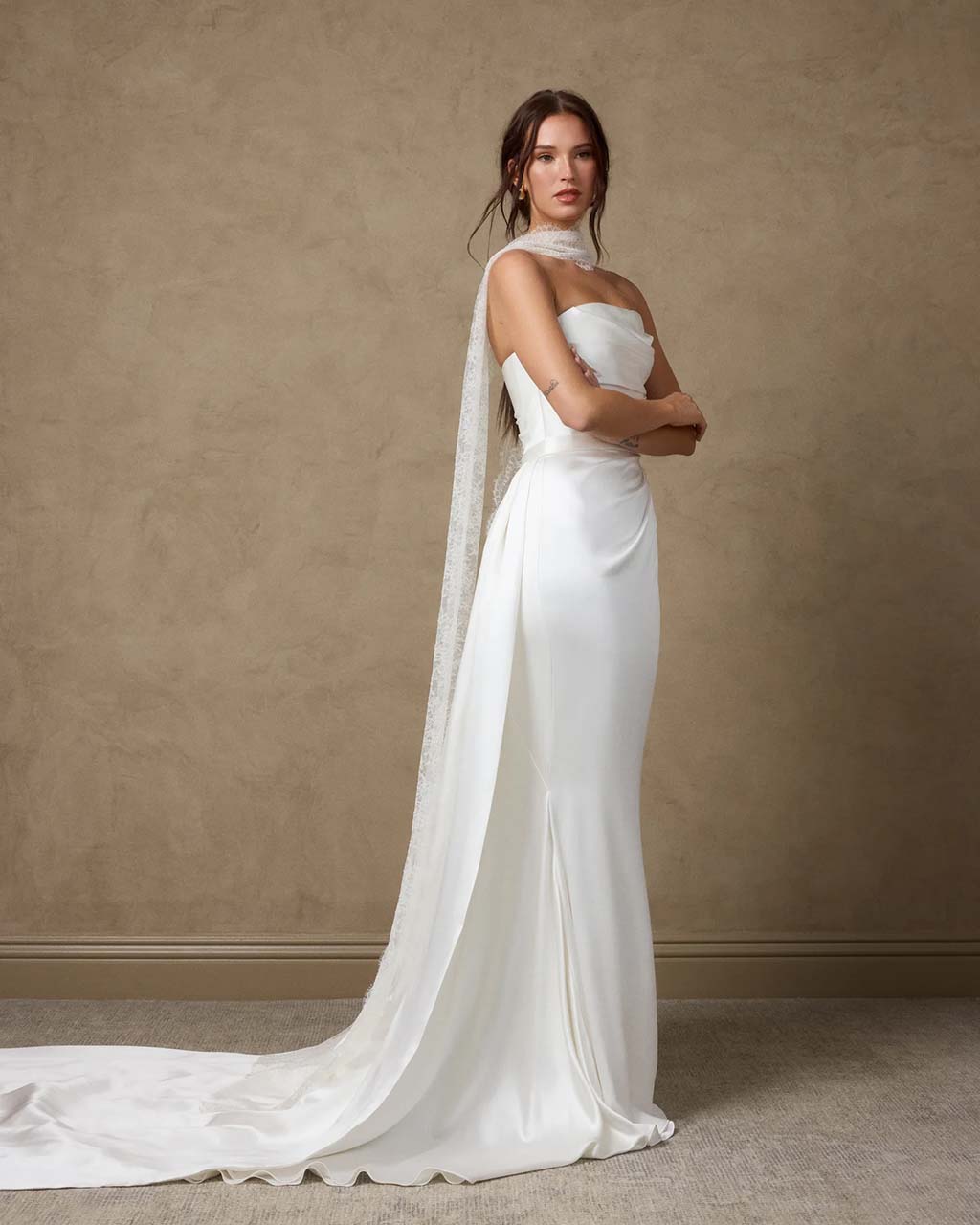 40 effortlessly elegant neck scarf wedding dresses to inspire