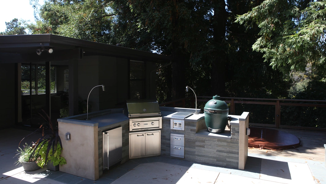 Designers reveal 2026 outdoor kitchen trends reshaping backyards