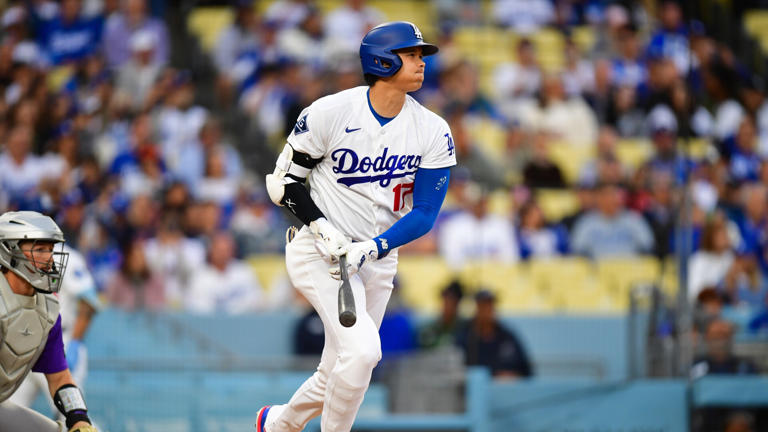 Dodgers’ Shohei Ohtani hit on the hand by a pitch, exits game against ...