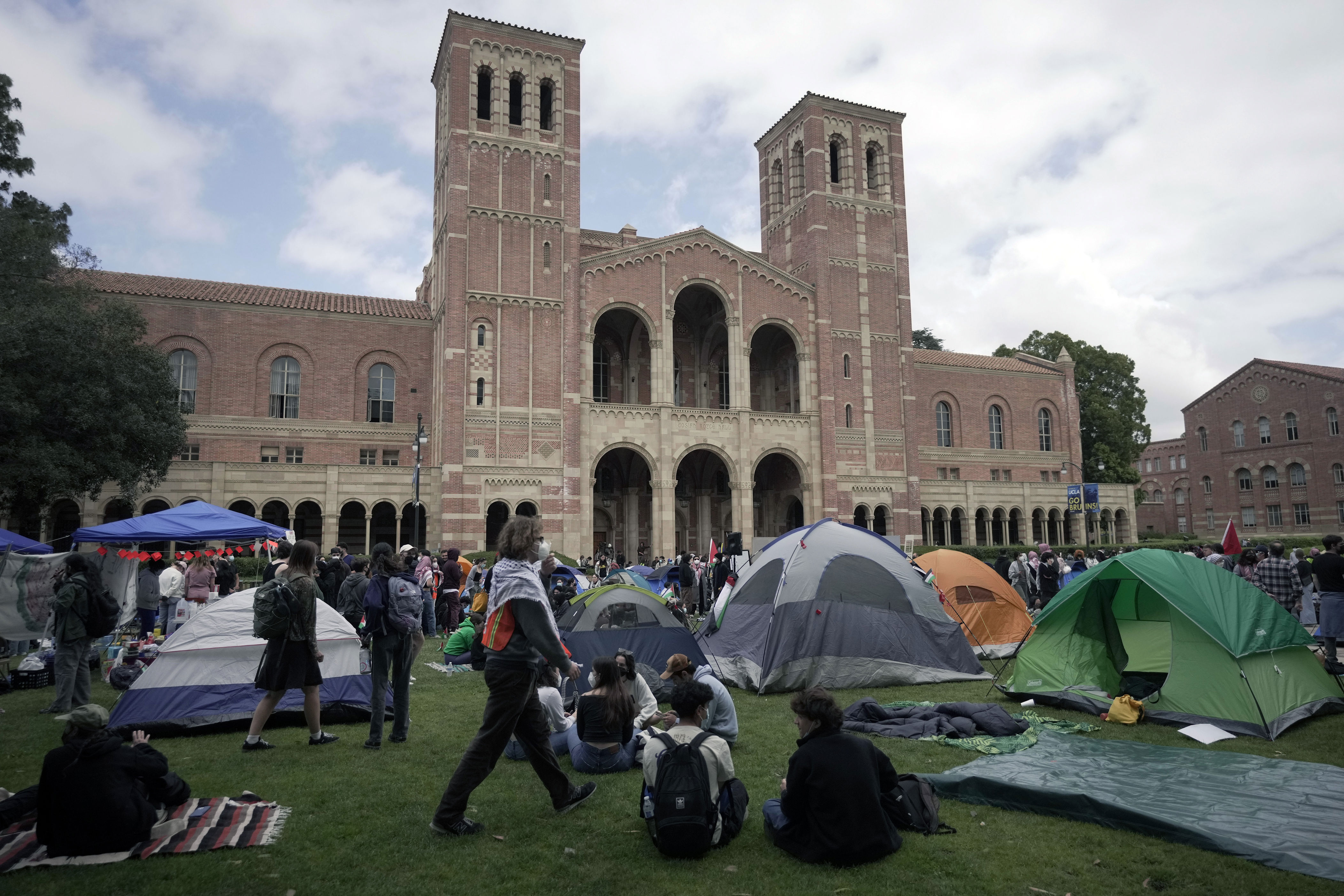 Departamento de Justicia presenta segunda demanda contra UCLA por ...