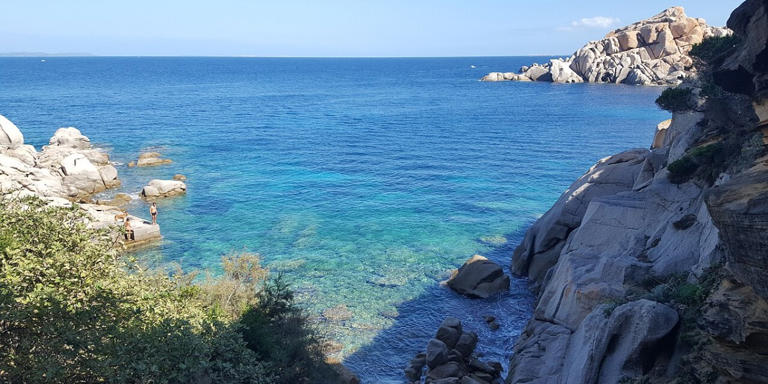 8 places that exist only in Italy: lakes, ghost towns and surreal ...