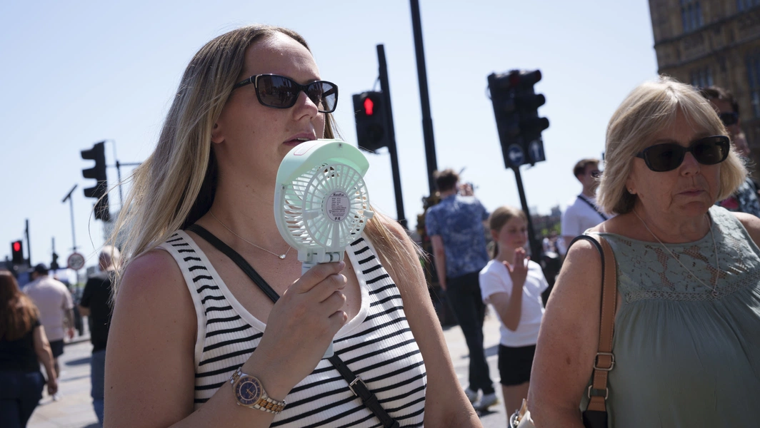Six die in UK heatwave as RNLI warns of cold water shock