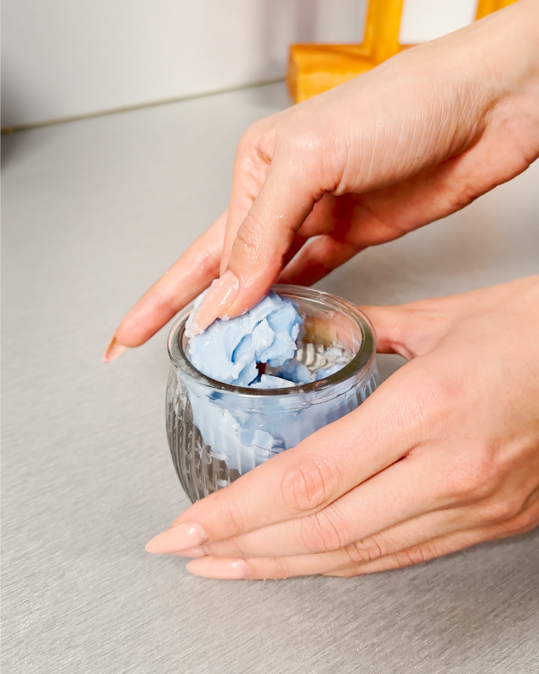 Check this candle experiment of the day 🕯️