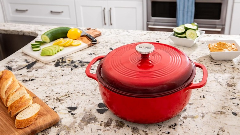 12 absolute best Dutch ovens, according to online reviews