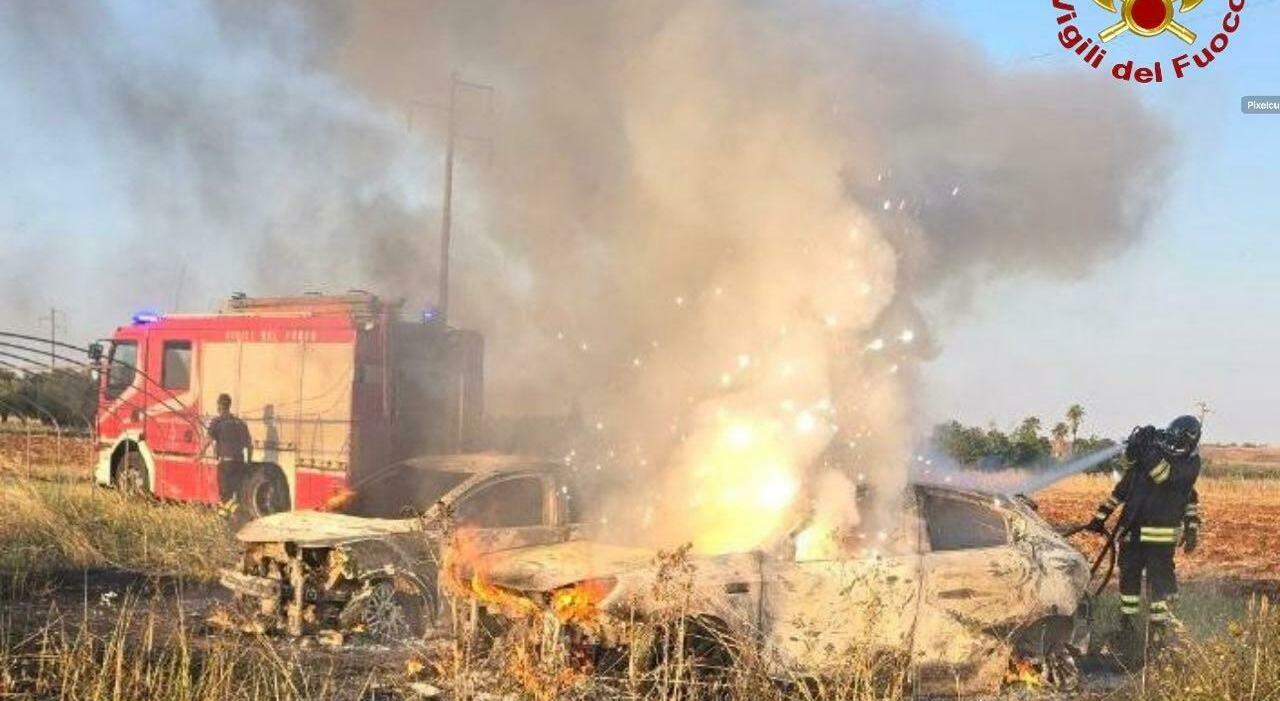 Auto rubate e date alle fiamme: si indaga nel Salento