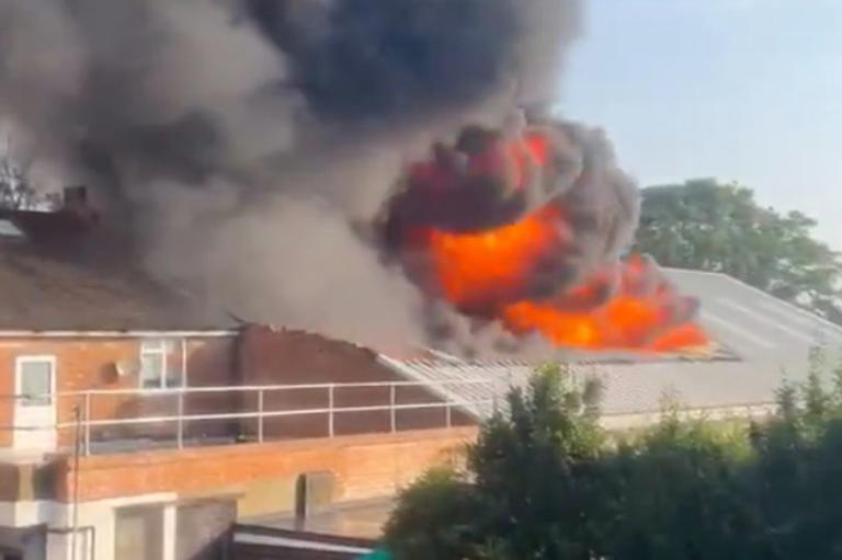 Kosher Kingdom fire as blaze behind Golders Green supermarket tackled ...