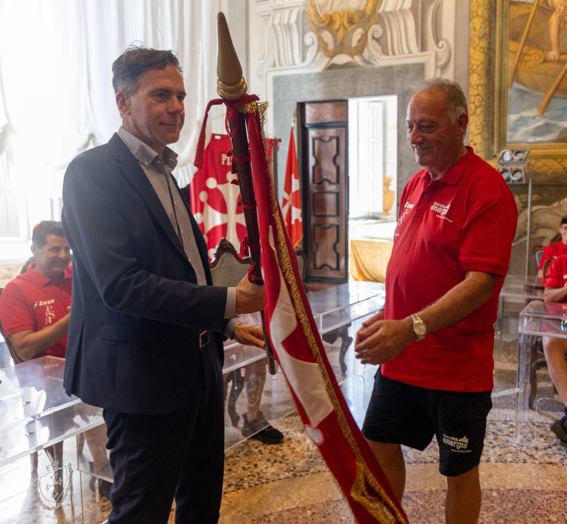 Emozioni da Galeone Rosso. E l’Arno torna a vestirsi di antico