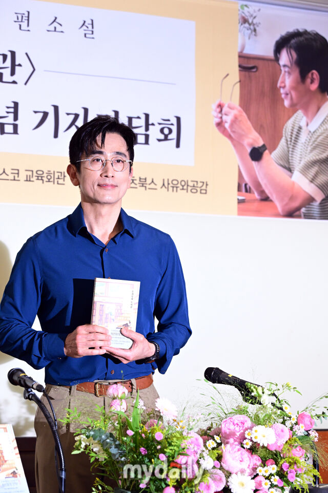 [MD포토] 차인표, 장편소설 '우리동네 도서관'의 작가