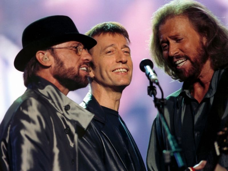 Barry Gibb für tot erklärt: Todeswirbel um "Bee Gees"-Sänger ...