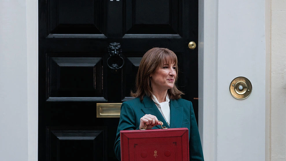 Government launches £300m summer savings package to cut family costs
