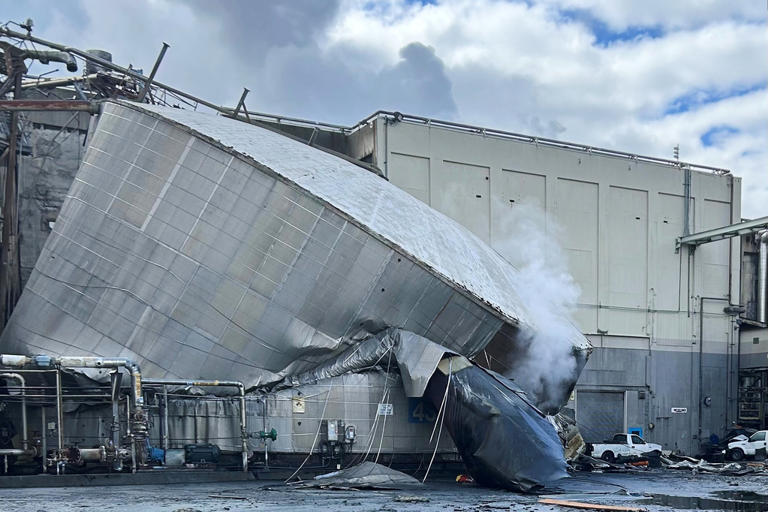 Chemical tank implosion in Washington state kills 1 and leaves 9 missing