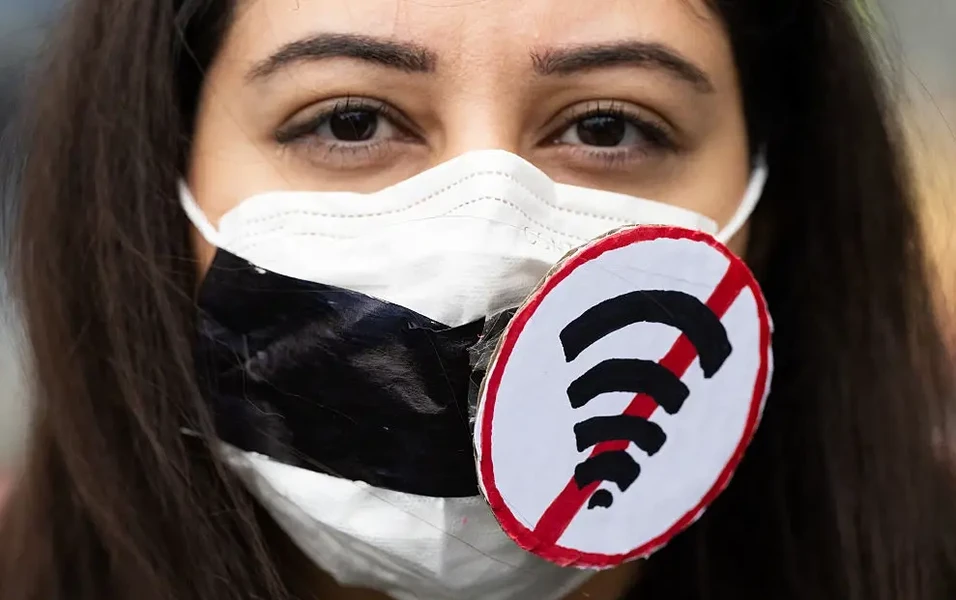 Iran court halts president’s bid to restore internet