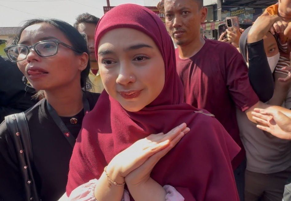 Haru! Ria Ricis menangis saat penyembelihan, ini jumlah hewan kurban ...