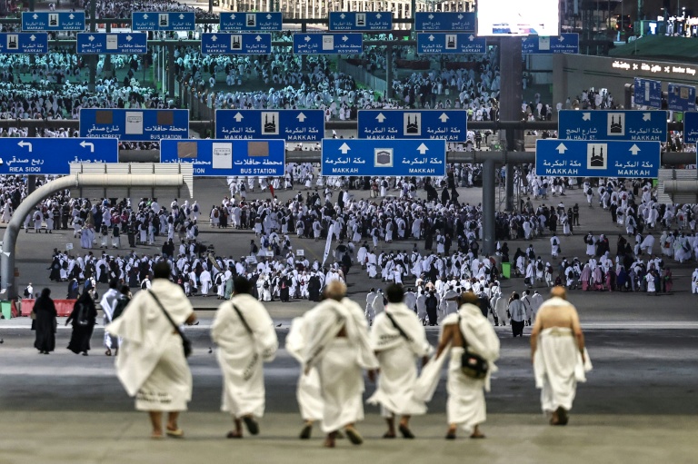 Hajj pilgrims stone the devil in final ritual