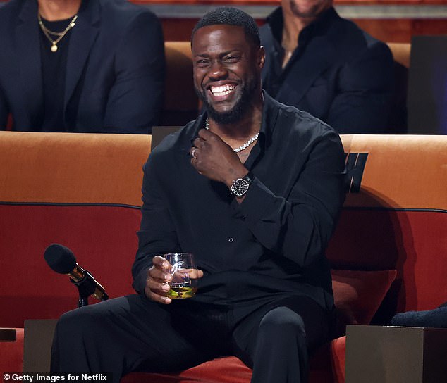 Kevin Hart defends Tony Hinchcliffe's roast joke after Chelsea Handler ...