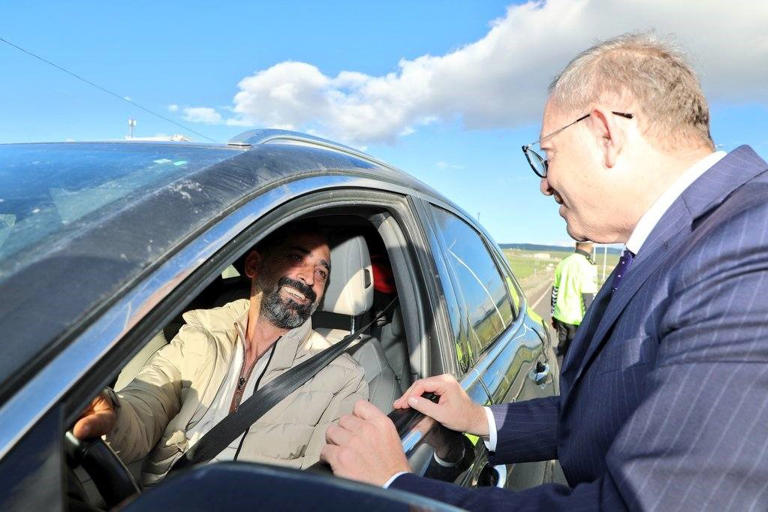 Kars Valisi Ziya Polat’tan bayram mesaisindeki polis ekiplerine ziyaret
