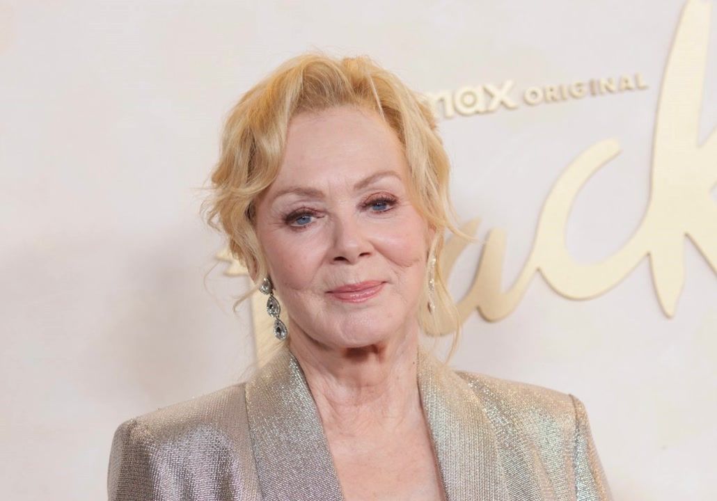 Elizabeth Perkins praises Jean Smart for her role on 'Hacks'