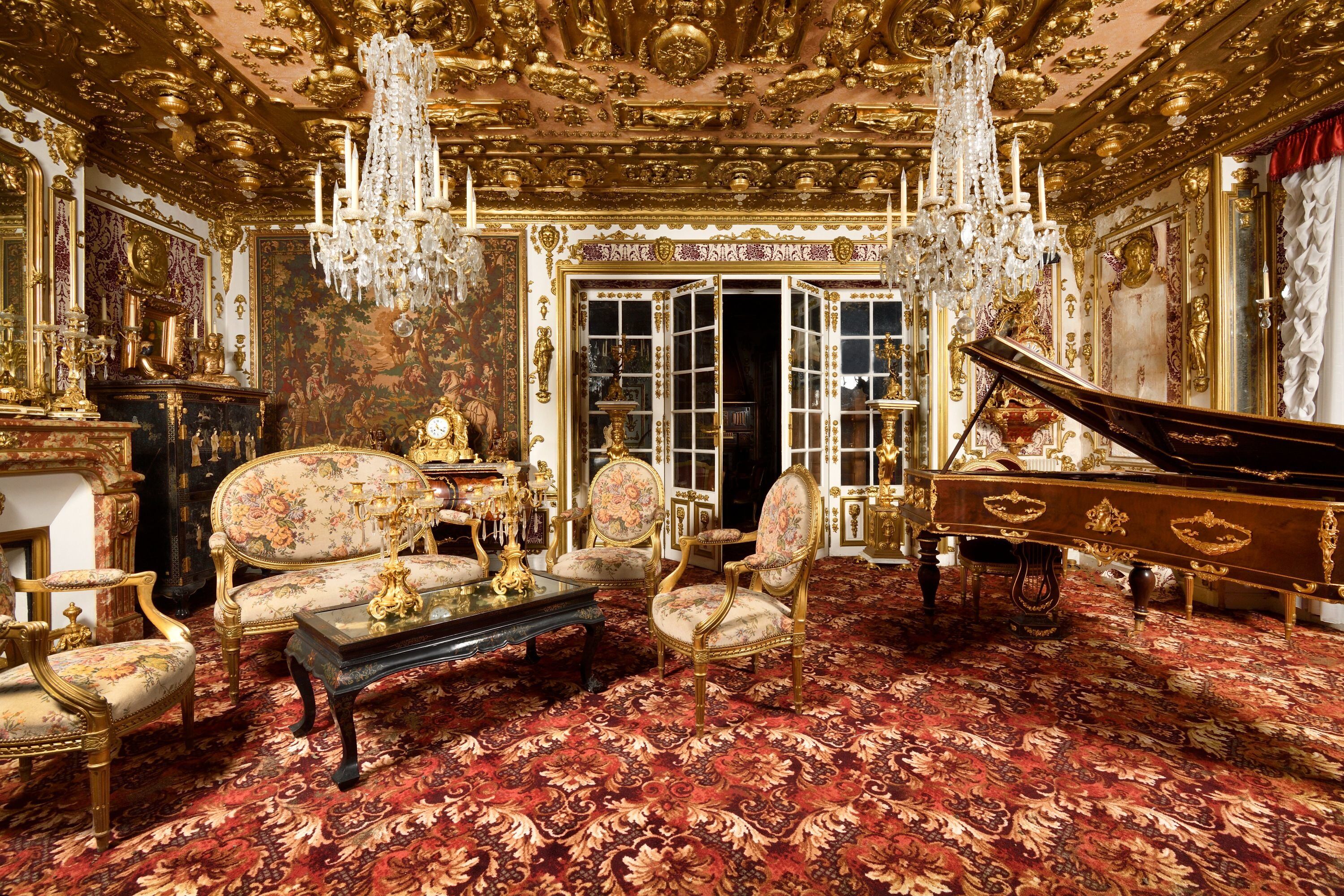Entre pendule à 70 euros et commode Louis XVI à 30 000, l’incroyable ...