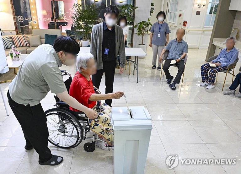 Hospitalized voters voting for June 3 local elections