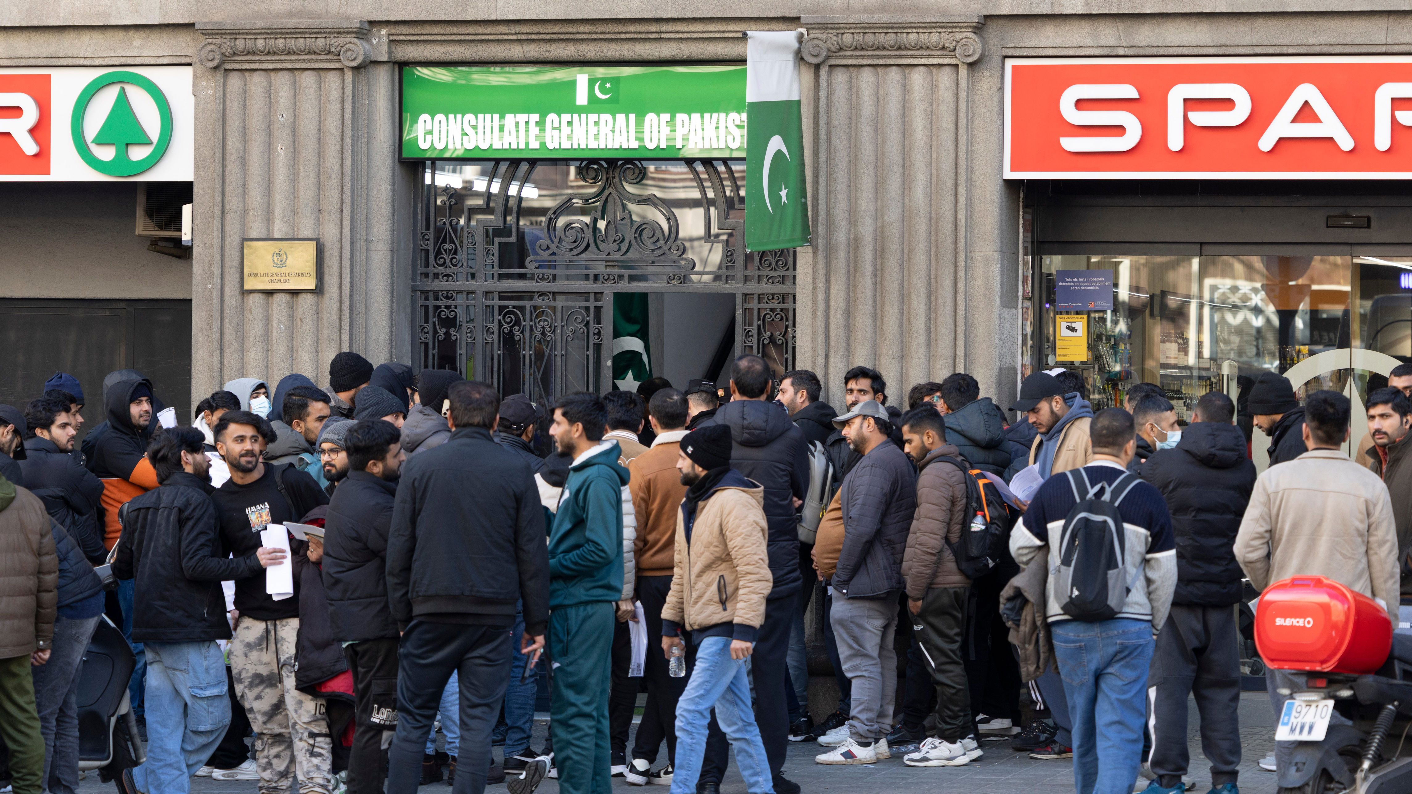 El paro entre extranjeros en Cataluña dobla al de los catalanes