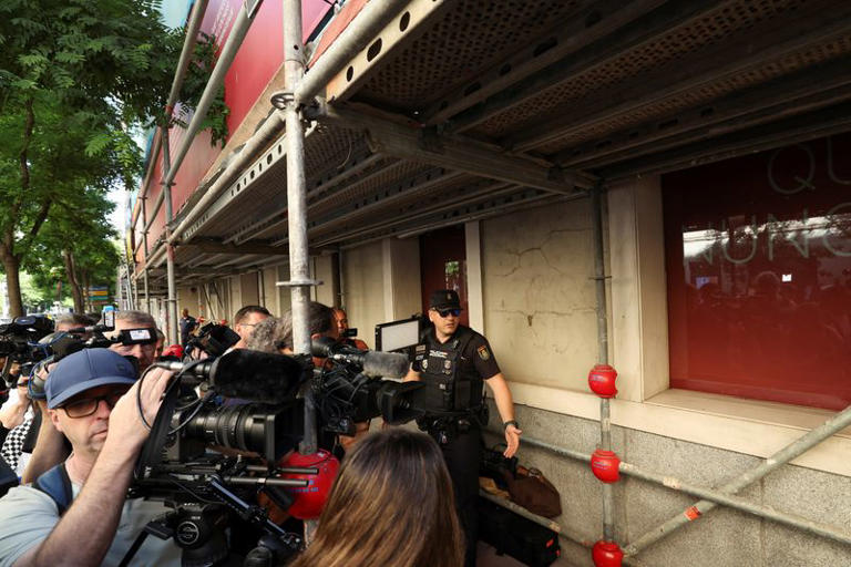 Spanish police enter Socialist Party's HQ in payments probe