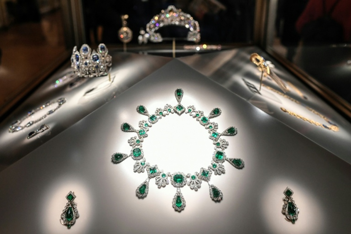Louvre robbery film announced as $100 million missing jewels case ...