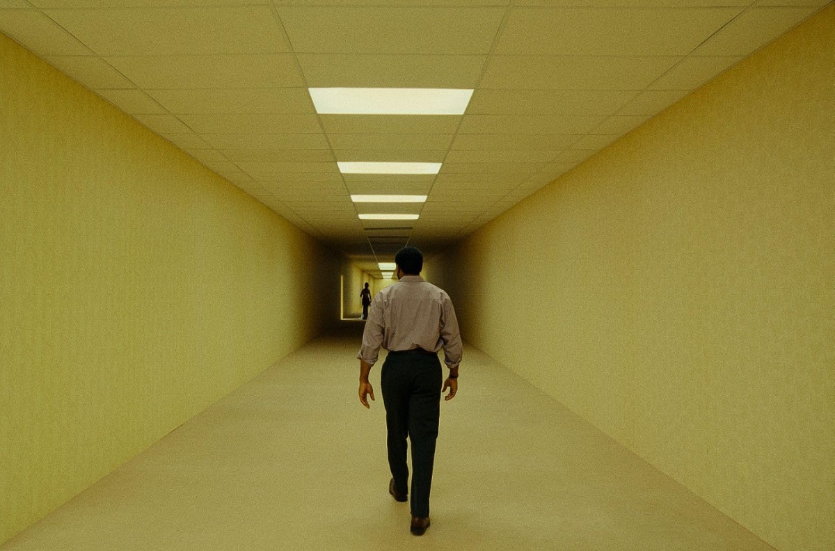 Actor de 'Backrooms' defiende al director tras rumores en su contra ...