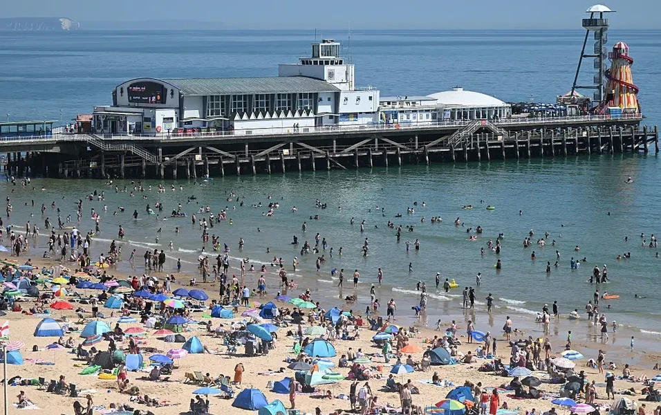 UK swelters in record May heat before sharp June cool-down