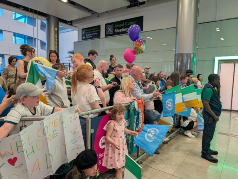 Around 160 Irish peacekeepers arrive home from Lebanon