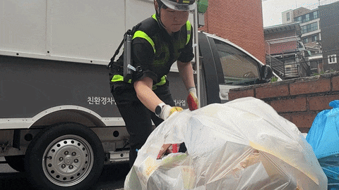 Hyundai's X-ble shoulder eases waste collection strain