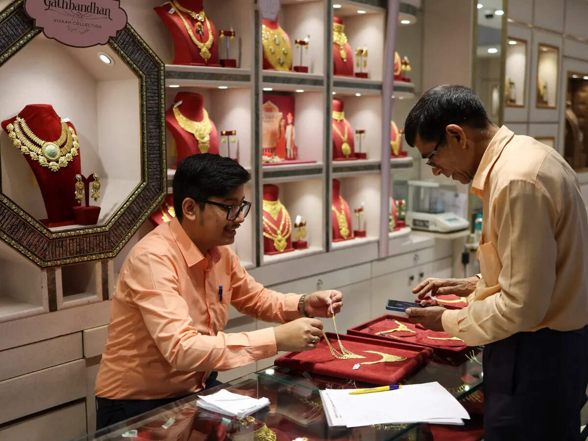 Senco witnesses 6% drop in gold sales; customers bullish on silver, diamond