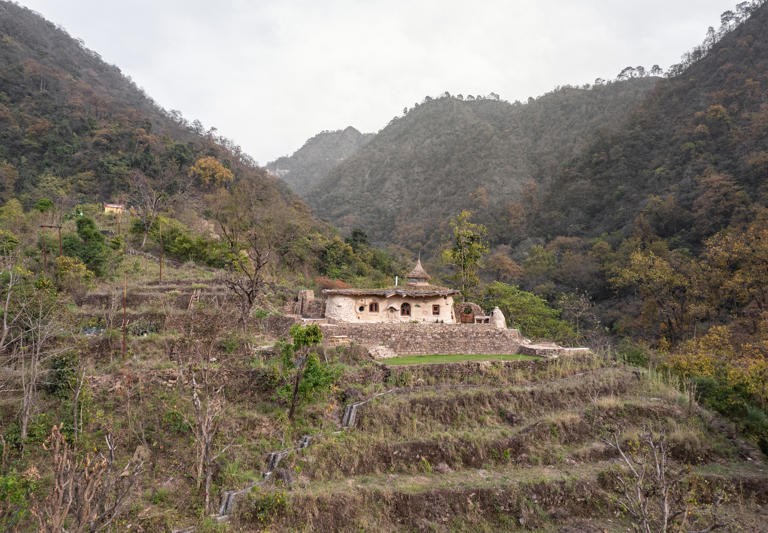 Architect brothers moved to a Himalayan town and built a mud villa by ...