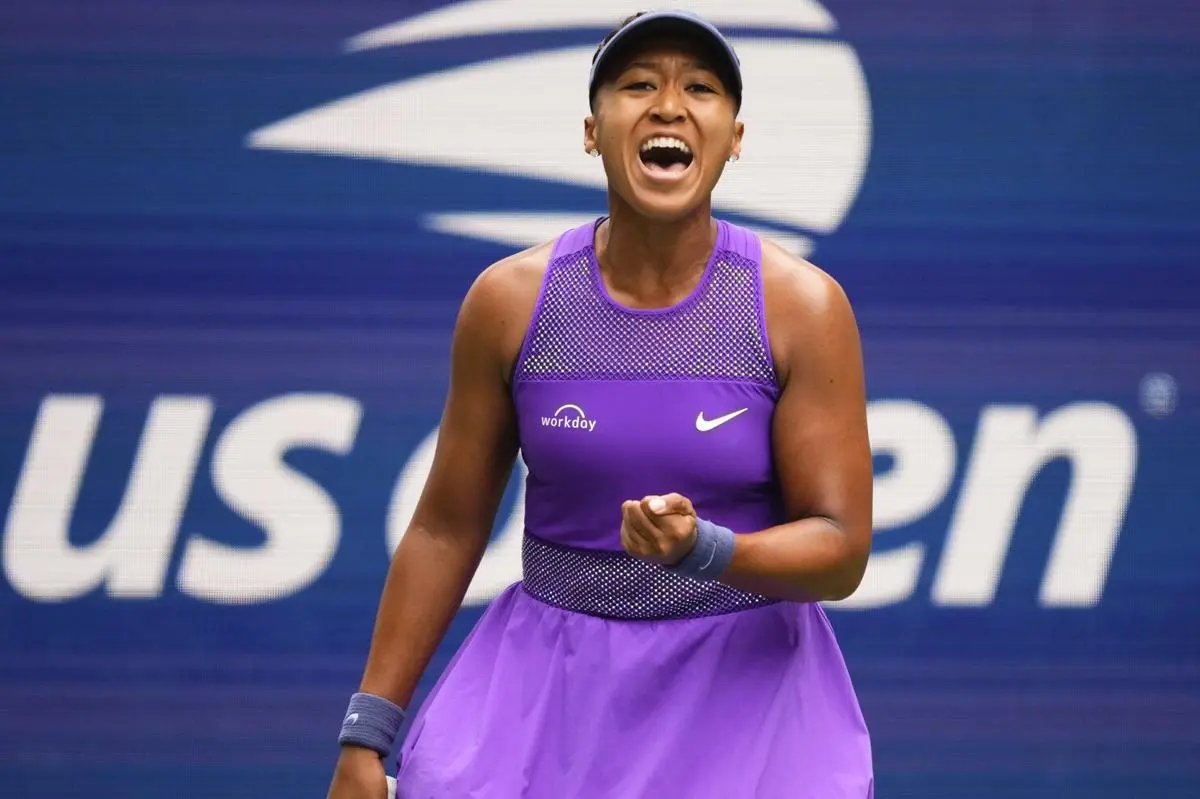 Naomi Osaka y su look en Roland Garros: lentejuelas, volantes y un ...