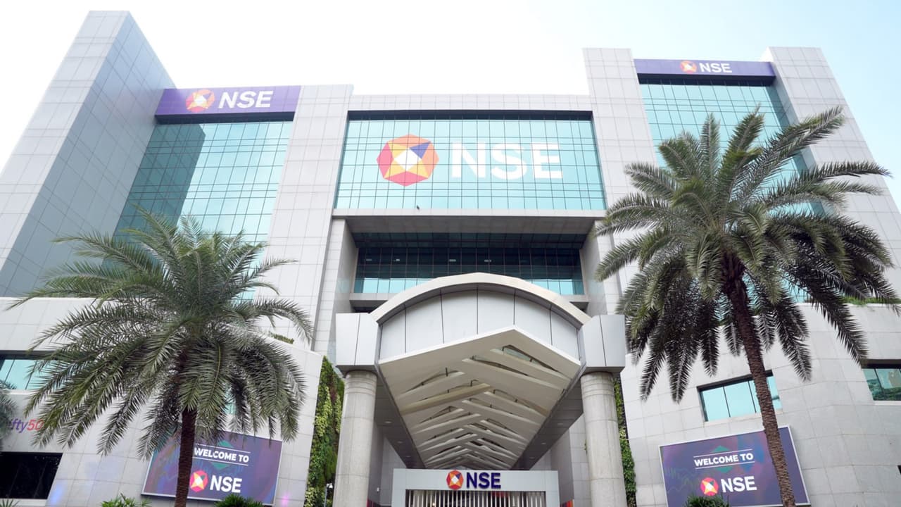 Indian markets open flat amid caution; DIIs counter FPI outflows