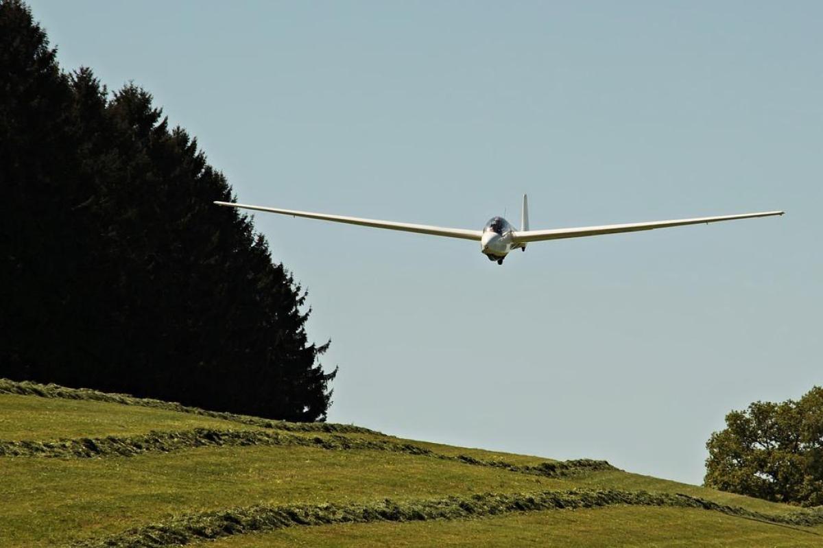 Segelflugzeug stürzt am Brenner ab - Pilot ist tot