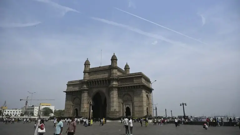Mumbai weather update: Hot and humid spell to continue, light rain expected