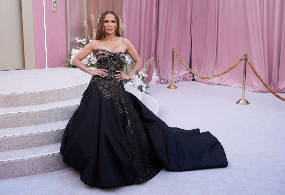 Jennifer Lopez calls ‘Office Romance’ chemistry with Brett Goldstein ...
