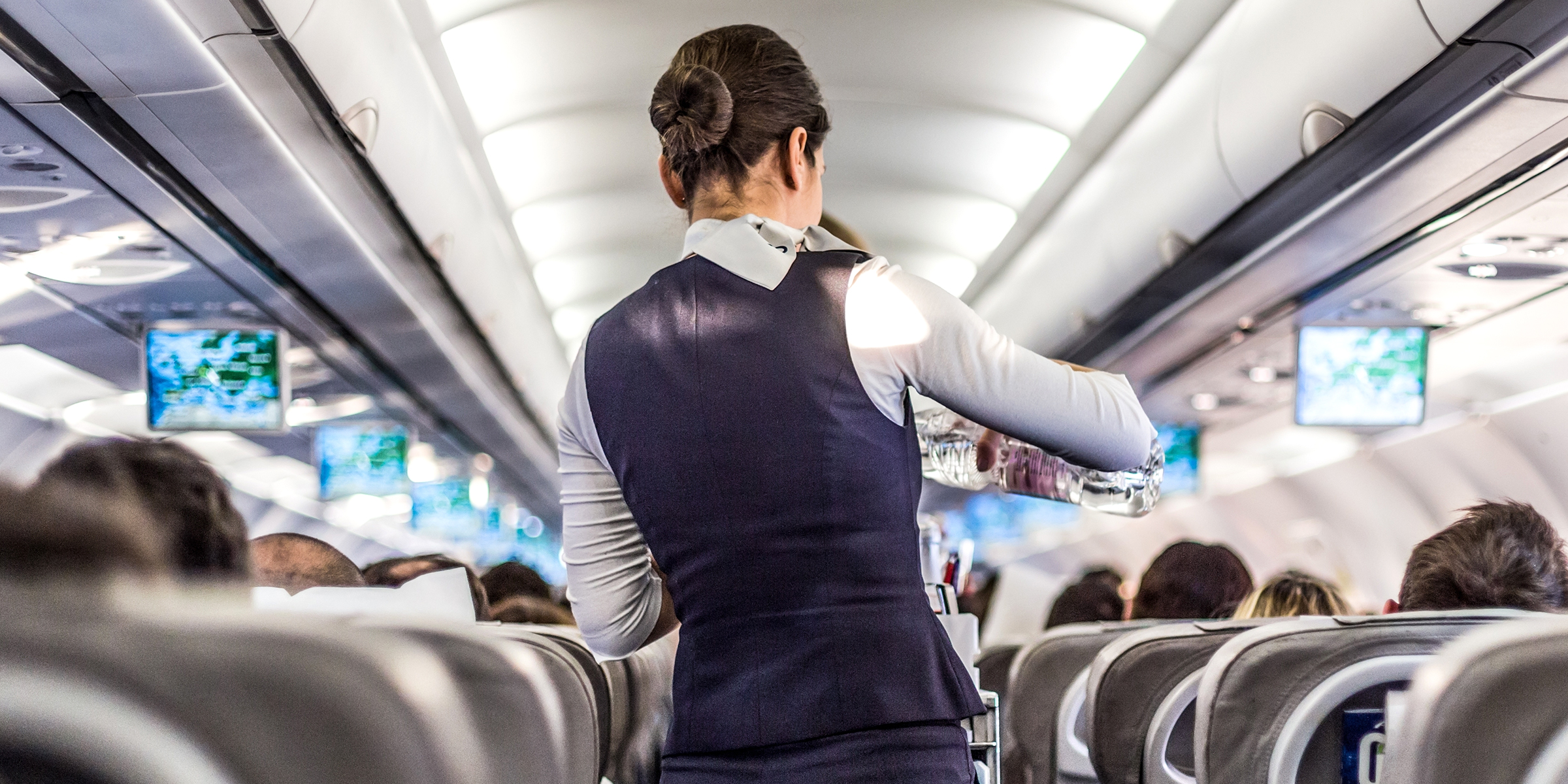 Flight attendant saves 62-year-old passenger—two years later, a ...