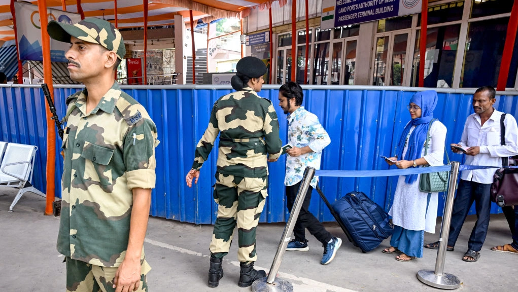 Border crowds grow as Bengal's deportation policy takes effect