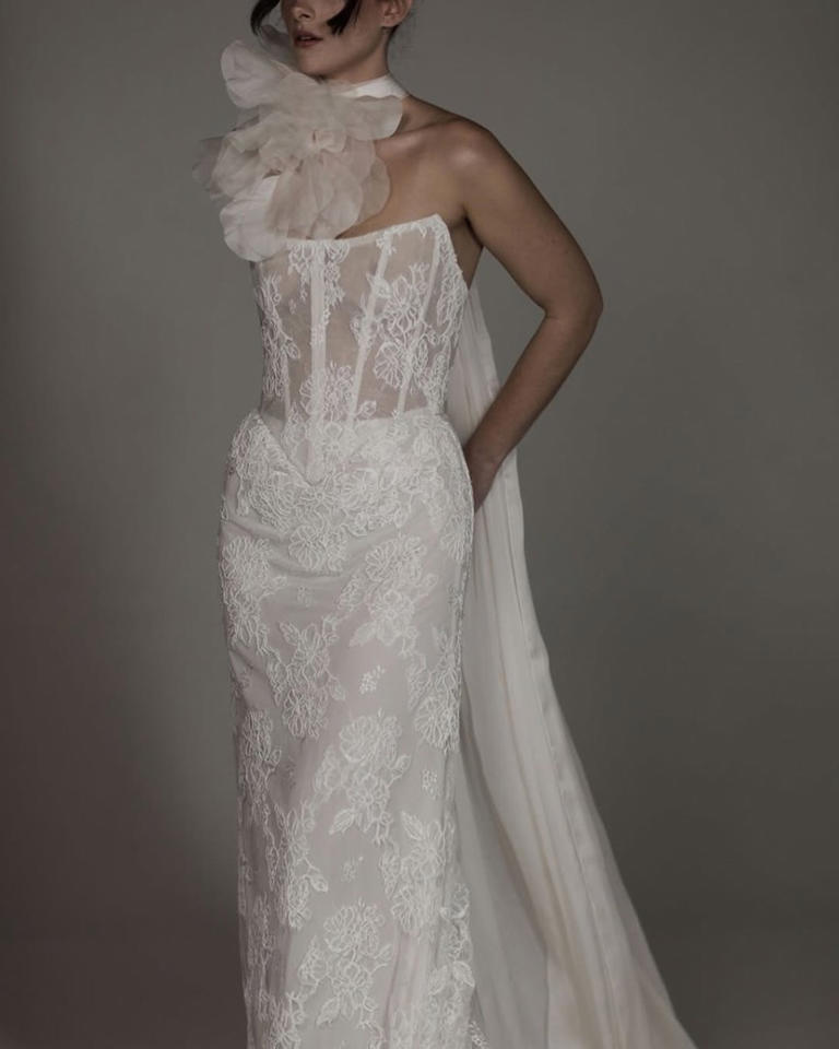 40 effortlessly elegant neck scarf wedding dresses to inspire
