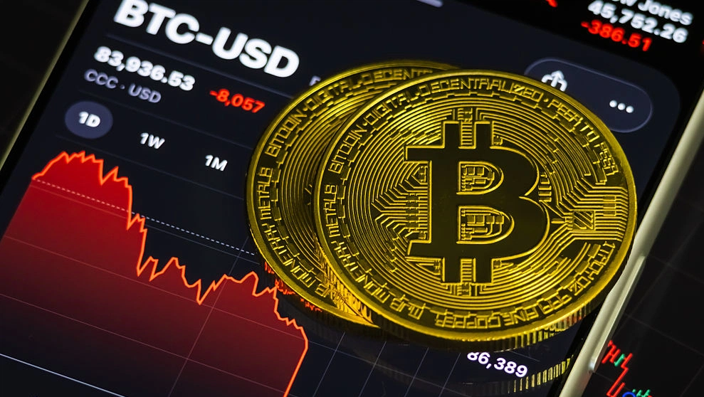 Cathie Wood projects $1.25M bitcoin despite heavy fund outflows
