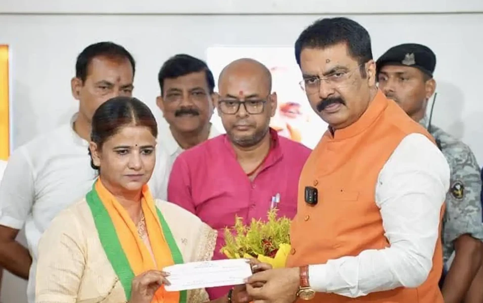 Former RJD leader Ritu Jaiswal joins BJP in Patna