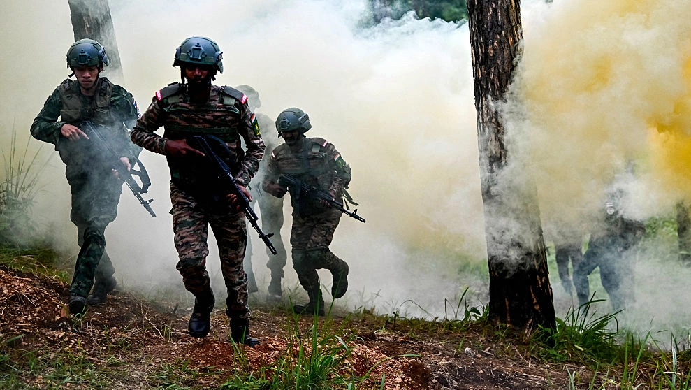 Indian Army pairs Rampur hounds with robotic dogs at PRAGATI 2026